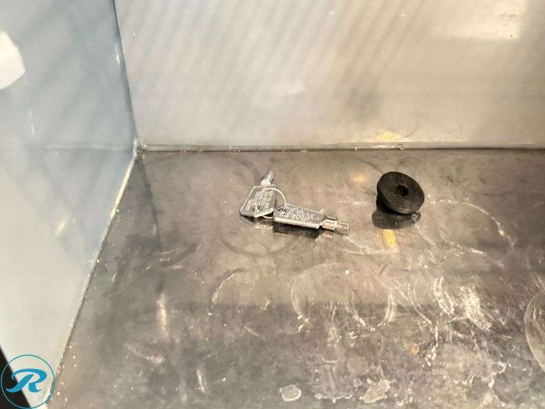 IDW GS-2.5-0234B Mini Fridge - Roller Auctions