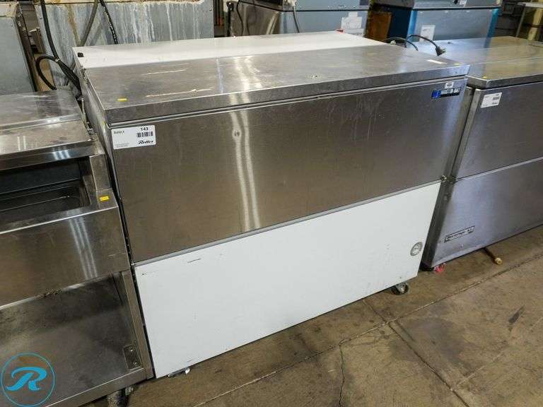 Master-Bilt Refrigerated Milk Cooler On Casters, 48" x 32" - Roller ...