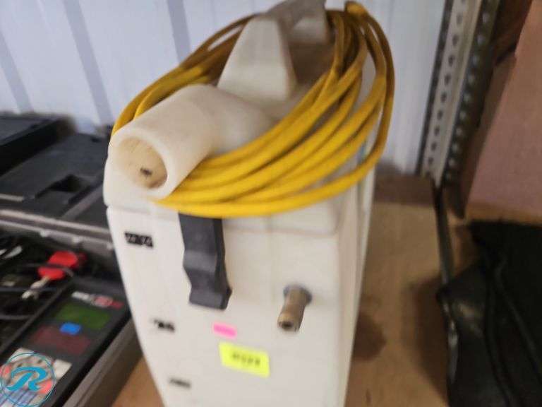 Castex Anser AN2030 Carpet and Upholstery Cleaner (Missing Hose ...