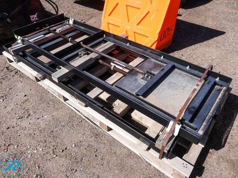 Waterman 24 x 24 SR-5-1-Y Cast Iron Sluice Slide Gate - Roller Auctions