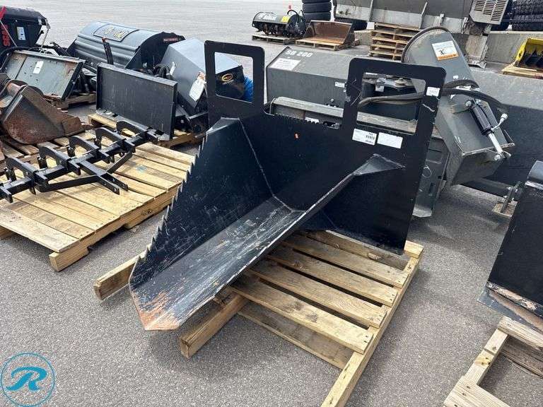 Tree Scoop Attachment TO Fit Skid Steer Loader - Roller Auctions