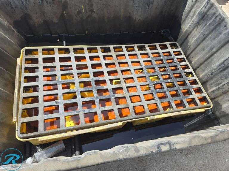 Plastic Containment Bin with Grated Insert - Roller Auctions