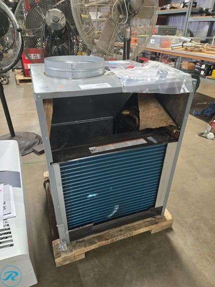 Amana AVH 093H25A VTAC Vertical Air Conditioning w/ Heat Pump 9000 BTU ...