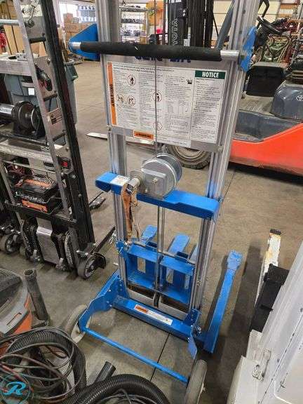 Genie Lift Material Lift Model SLA-10 with Manual Operation - Roller ...