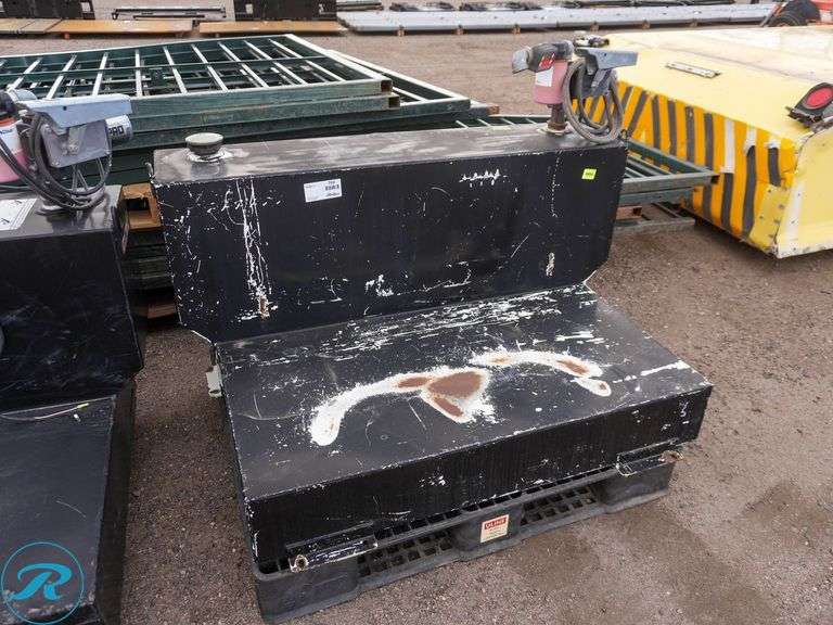 Weather Guard Diesel L-Shaped Fuel Tank with Electric Pump - Roller ...