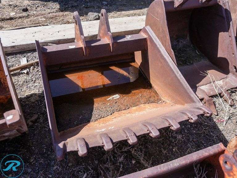 Case 34" Backhoe Bucket - Roller Auctions