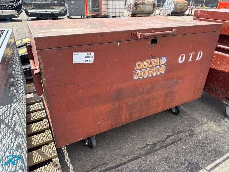 Delta Jobox Metal Storage Chest on Casters - Roller Auctions