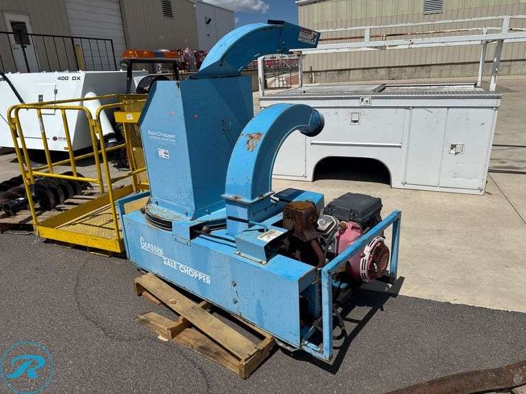 Goossen Bale Chopper Model 7100 with Honda Gas Engine - Roller Auctions