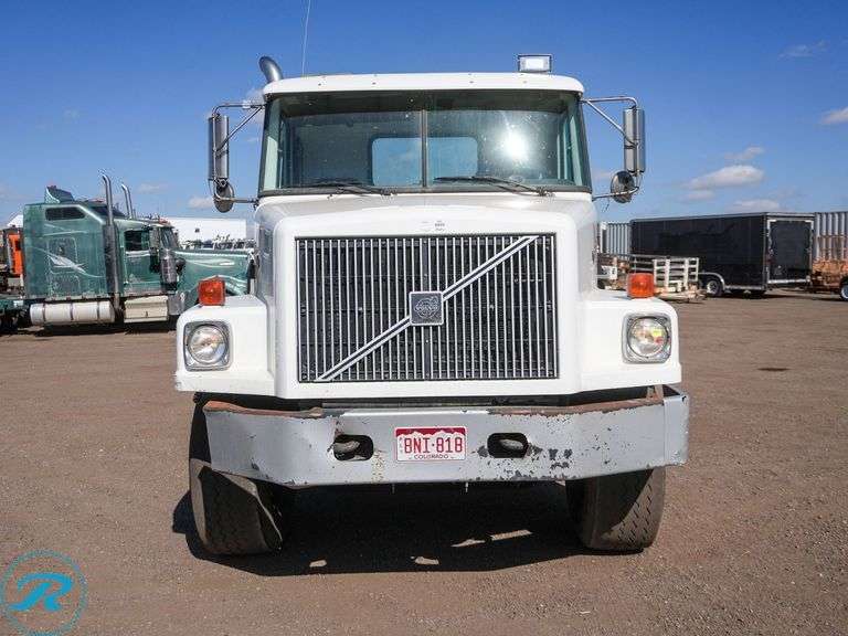 2000 Volvo T/A Truck Tractor - Roller Auctions