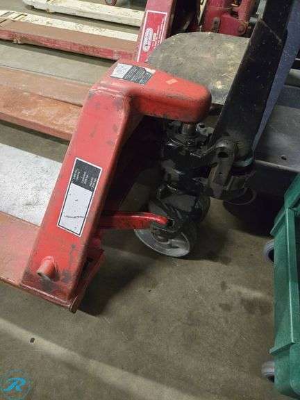 Crown Hydraulic Pallet Jack, Model 4YX96, 5000 lb Capacity - Roller Auctions