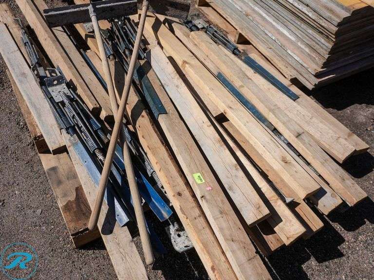 (2) Pallet Of Wood Forms and Brackets - Roller Auctions
