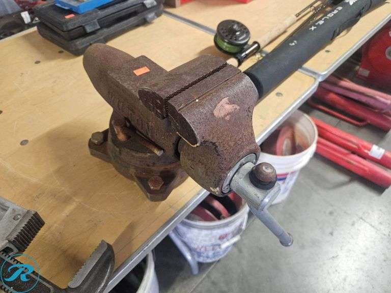 Bench-Mounted Steel Vise with Integrated Clamp Mechanism - Roller Auctions