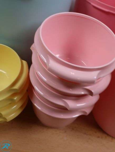 16-Piece Tupperware Food Storage Set - New - Roller Auctions