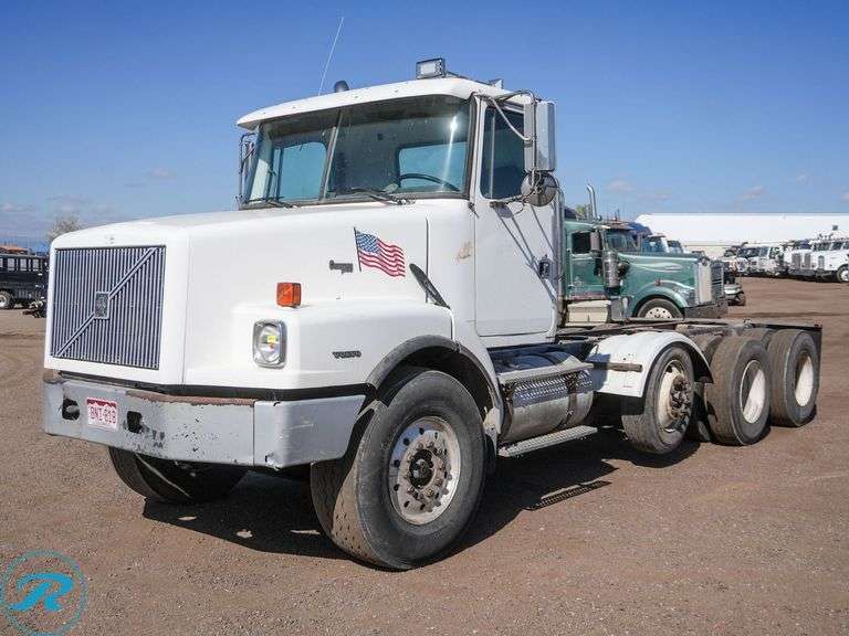 2000 Volvo T/A Truck Tractor - Roller Auctions