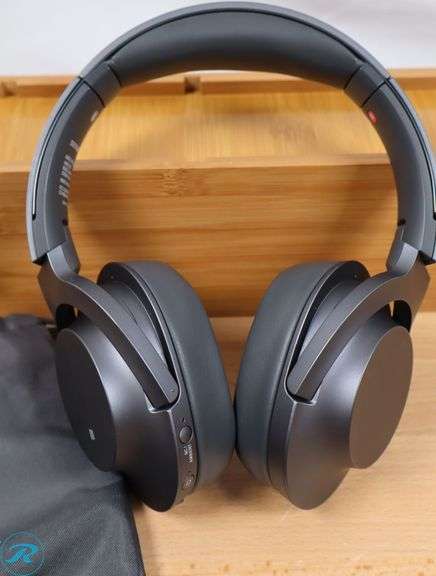 Sony WH-900N Overhead Headphones - Like New - Roller Auctions