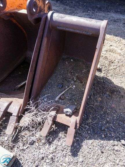 Wain Roy 16" Backhoe Bucket - Roller Auctions