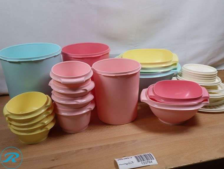 16-Piece Tupperware Food Storage Set - New - Roller Auctions