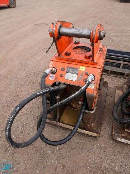 NPK C6C Hydraulic Hed Shaker Attachment To Fit Excavator, 28" - Roller ...