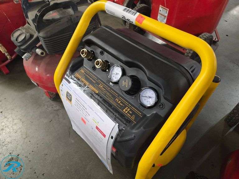 DeWalt DWFP55130 Portable Air Compressor, 2.5 gal, 1.1 hp, 3 cfm @ 90 ...