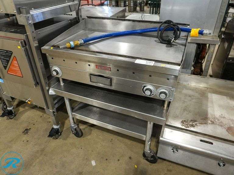Vulcan 24" X 36" 3-Burner Griddle With Equipment Stand, Gas - Roller ...