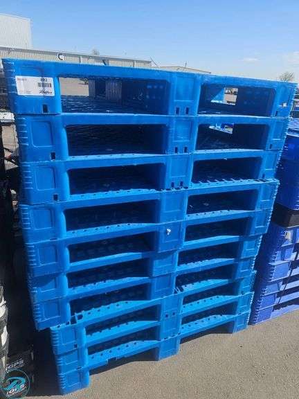 Plastic Stackable Pallets in Blue (10) - Roller Auctions