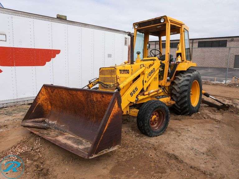Ford 555 Loader Backhoe - Roller Auctions