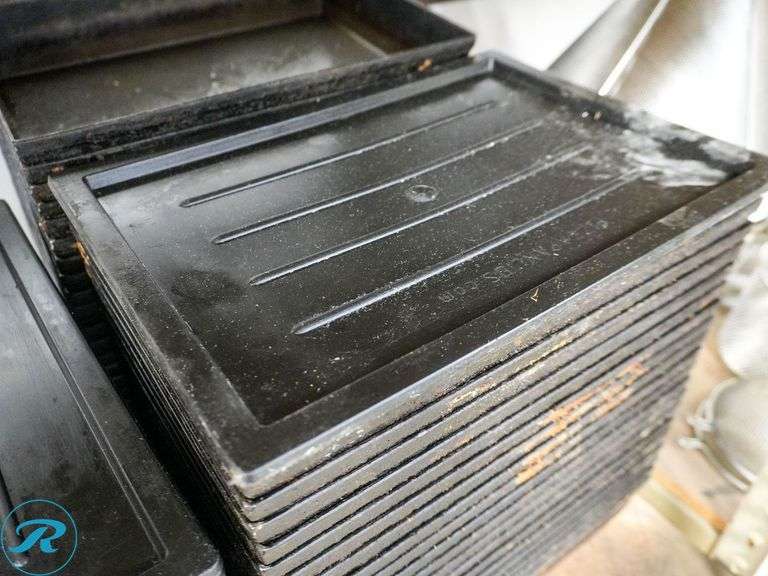 (40) Detroit Style Pizza Pans and Lids - Roller Auctions