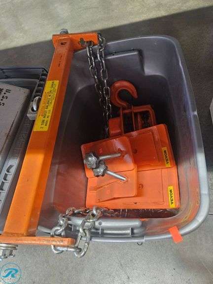 Central Machinery 2 Ton Hoist Balance W/2PC Chain - Roller Auctions