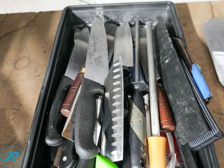 Tray of Knives - Roller Auctions