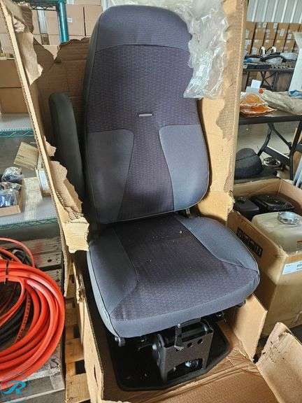 National Seating 2195-20 Captains Chair - Roller Auctions