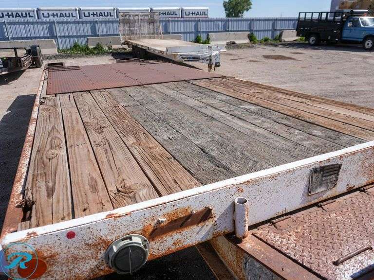 1990 Trail King TK40-2400 T/A Equipment Trailer - Roller Auctions