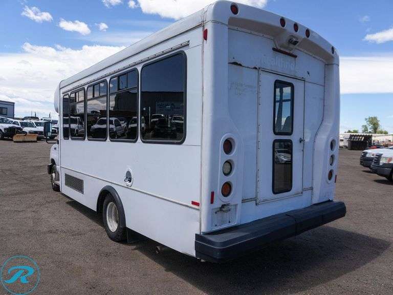 2014 Ford E450 Super Duty Supreme Corp RWD 14-Passenger Shuttle Bus ...