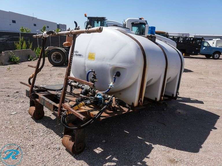 Varitech Industries 1,000 Gal Magnesium Chloride Poly Tank Hook Lift ...