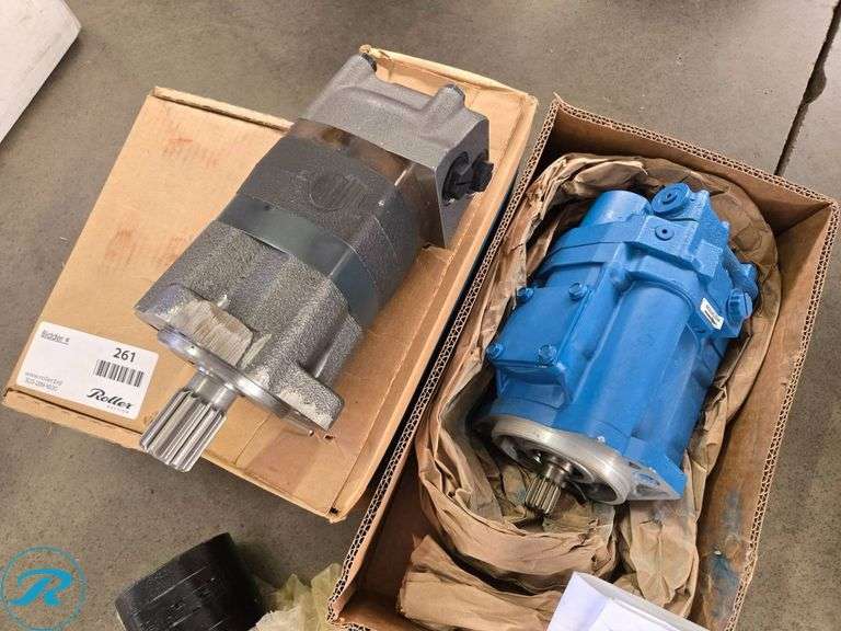 (4) Hydraulic Pumps, Altec 970263111 and Eaton PVE012R, 104-3583-006 ...