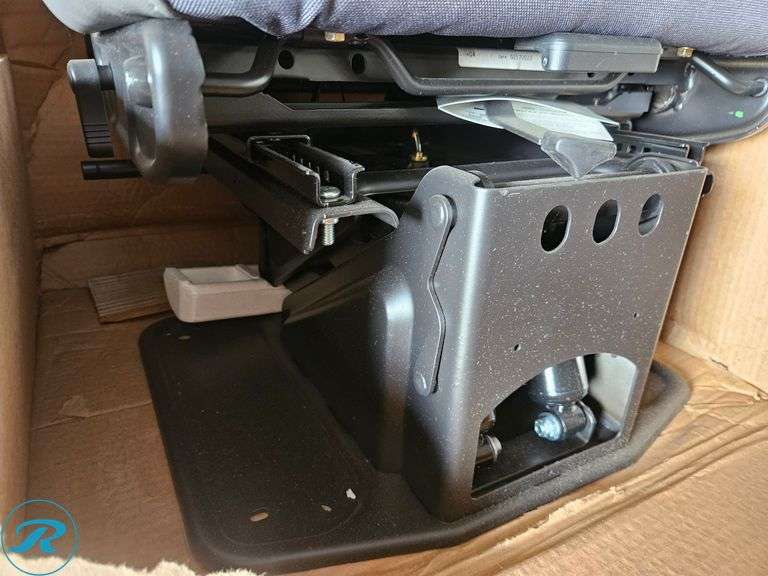 National Seating 2195-20 Captains Chair - Roller Auctions