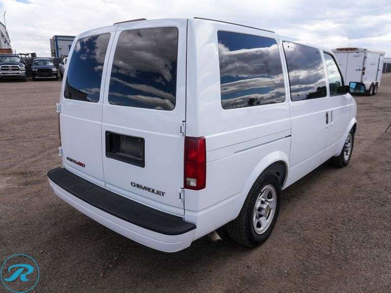 2005 Chevrolet Astro AWD Passenger Van - Roller Auctions