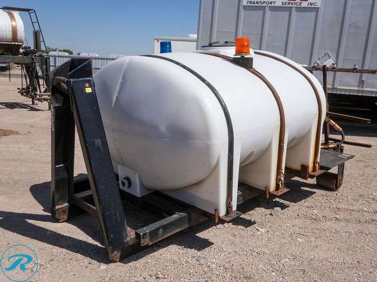 Varitech Industries 1,000 Gal Magnesium Chloride Poly Tank Hook Lift ...