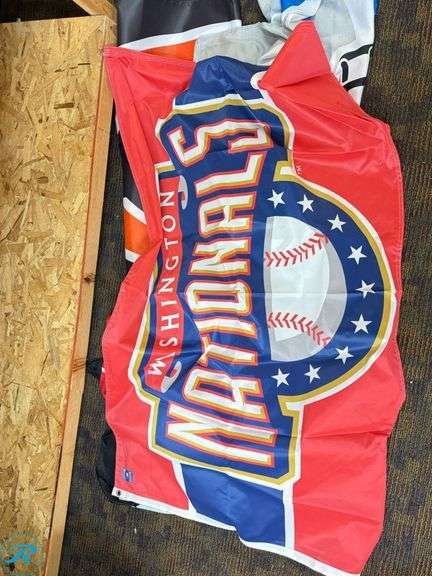 Assorted Sports Team Flags and Banners - Roller Auctions