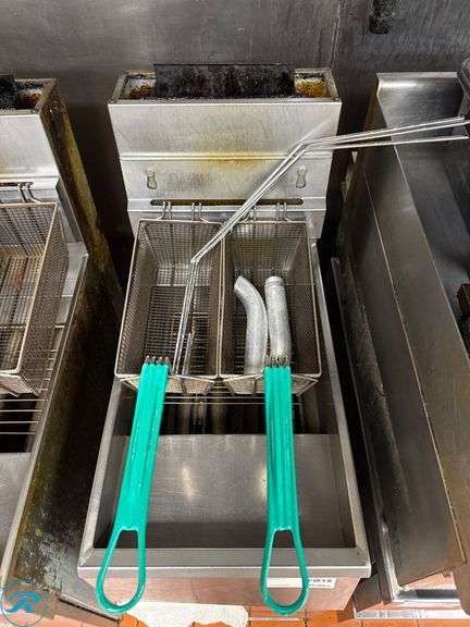 Pitco Model 40S Natural Gas Deep Fryer with Two Baskets - Roller Auctions