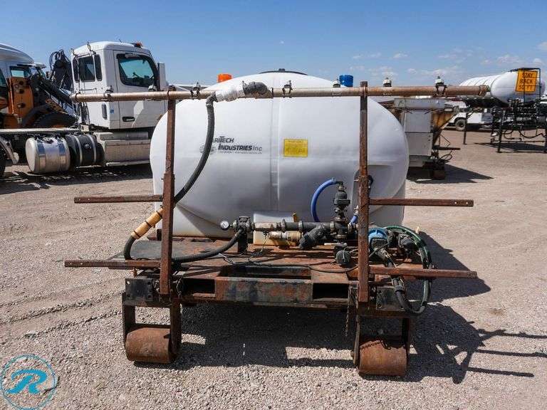 Varitech Industries 1,000 Gal Magnesium Chloride Poly Tank Hook Lift ...