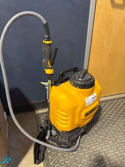 DeWALT 4 Gallon VariFlo Backpack Sprayer, Model DXSP190681 - Roller ...