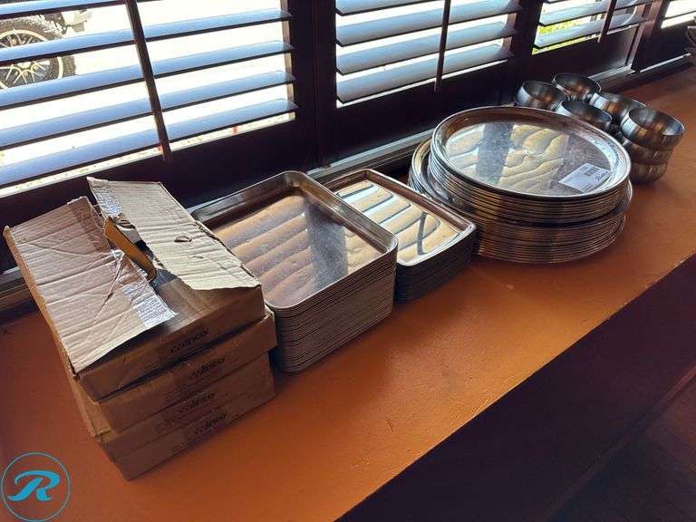 Winco Stainless Steel Platters, Bowls, and Serving Dishes - Roller Auctions