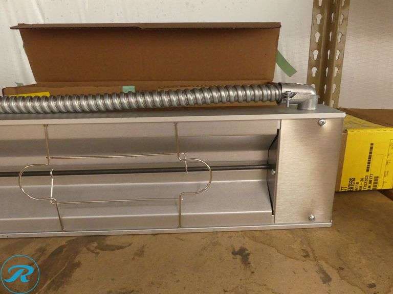 Hatco Gram-36 36" Glo-Ray Infrared Strip Heater, 1,000W, 120V - Roller ...