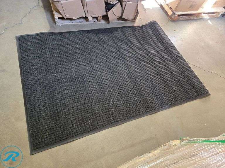 Pallet of Floor Mats with Dark Textured Pattern - Roller Auctions