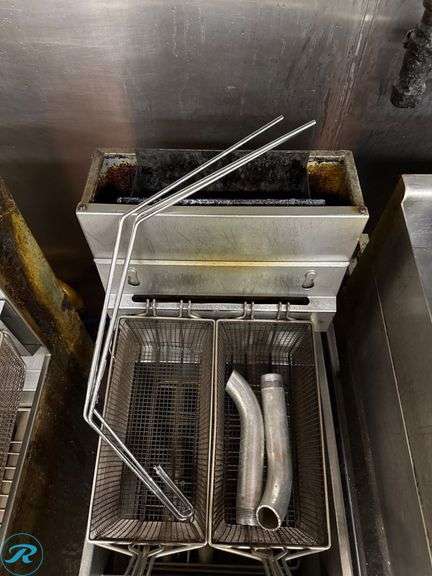 Pitco Model 40S Natural Gas Deep Fryer with Two Baskets - Roller Auctions