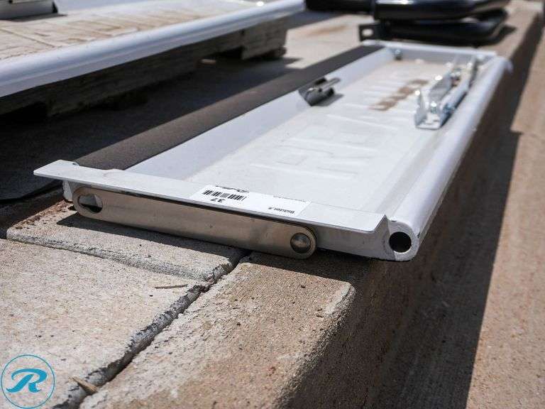 Reading Utility Truck Tailgate - Roller Auctions