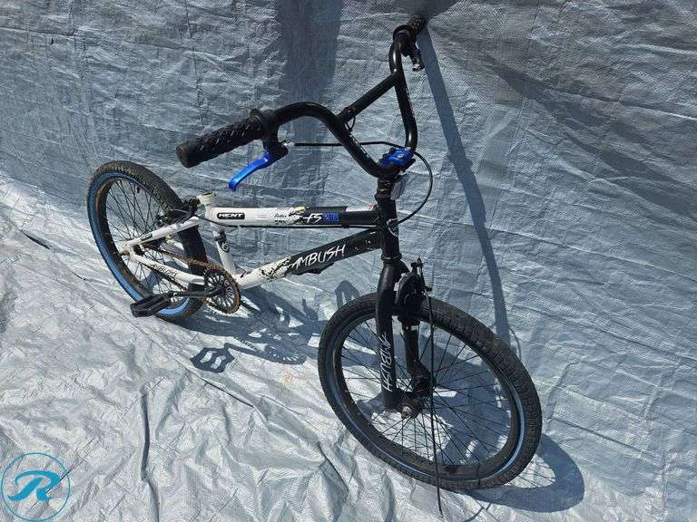 FS20 Ambush BMX Bicycle, Black and White - Roller Auctions