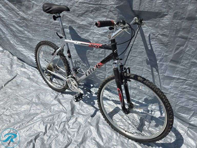 Trek Singletrack 820 Mountain Bike with Front Suspension - Roller Auctions