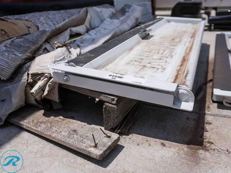 Reading Utility Truck Tailgate - Roller Auctions