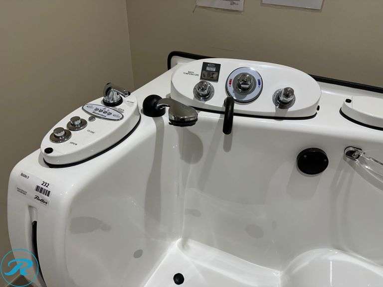 MasterCare MB-68-AV Patient Care Bathtub, 115V - Roller Auctions